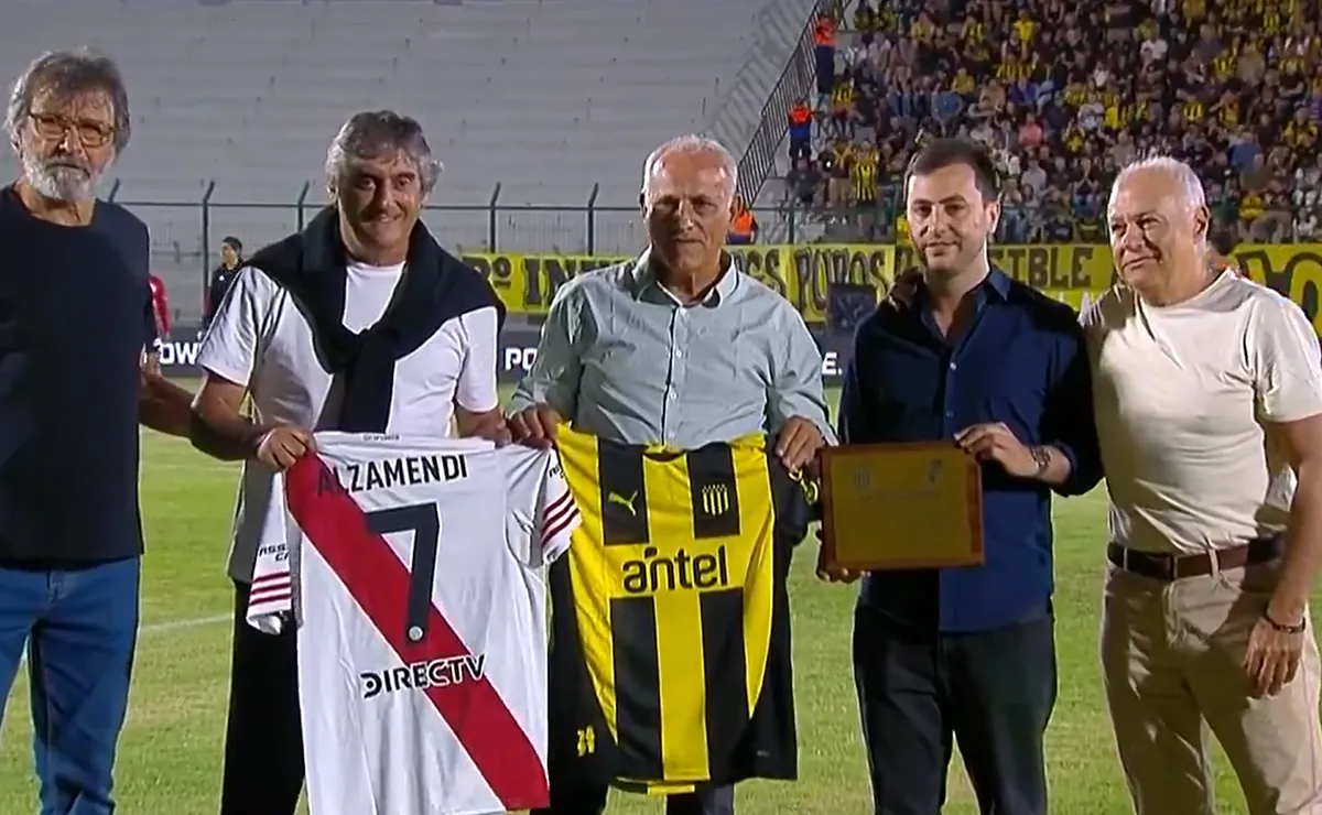 Antonio Alzamendi fue homenajeado en la previa de River vs. Peñarol ...